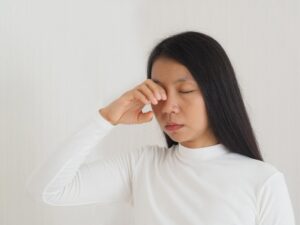 7 Reasons for Seeing Yellow Spots in Vision | Kentucky Eye Institute